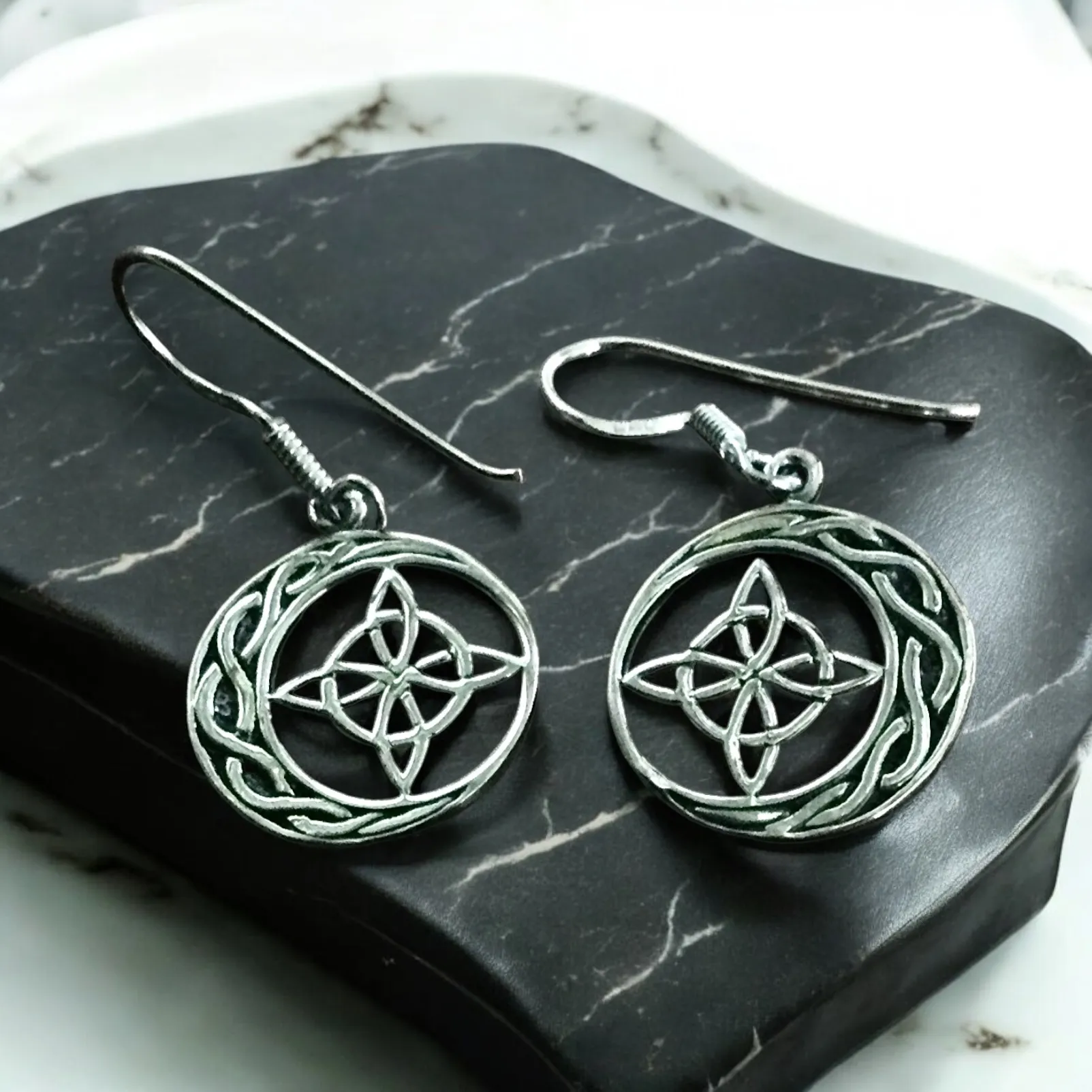 Witch's Knot, Hexefus, Witch's Charm: A Symbol of Protection - Celtic ...